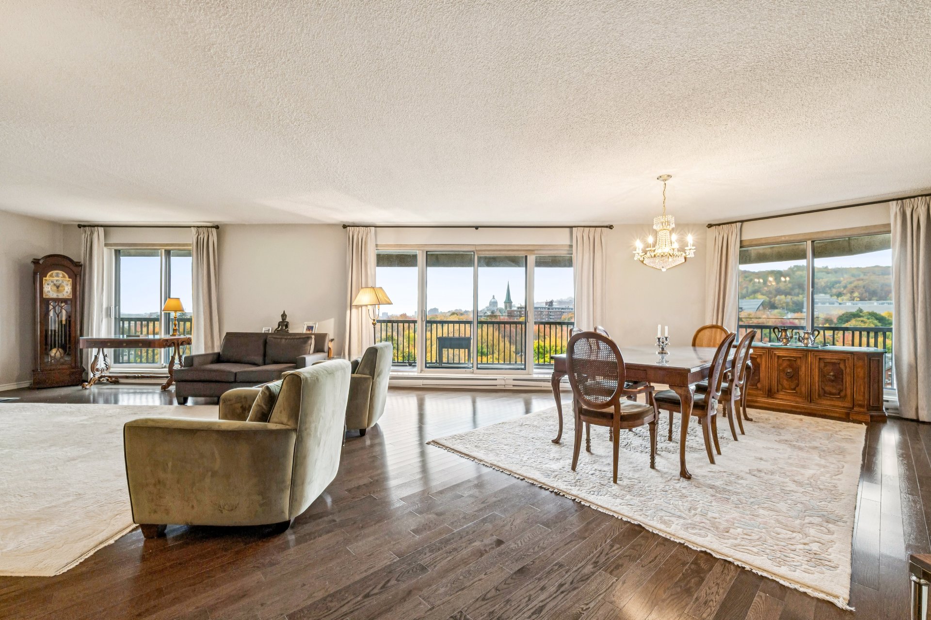 6000, Ch. Deacon, APP. 8P - H3S 2T9 | Bardagi – RE/MAX